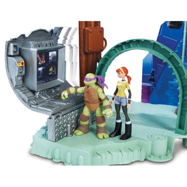 Teenage Mutant Ninja Turtles Secret Sewer Lair Playset Merchandise | Zavvi